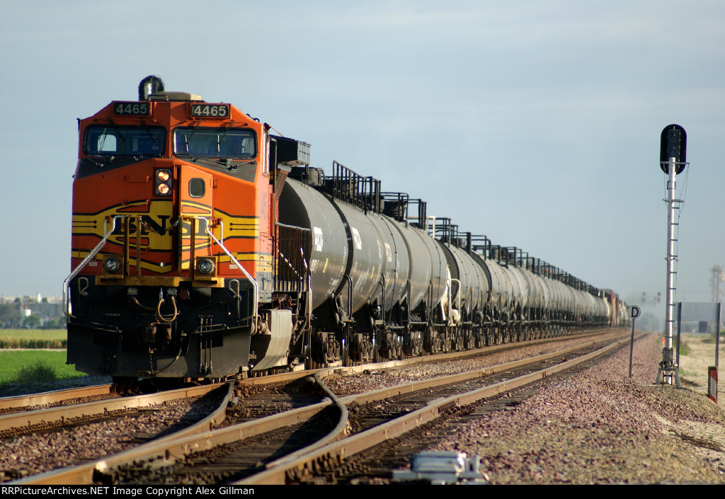 BNSF 4465 Westbound